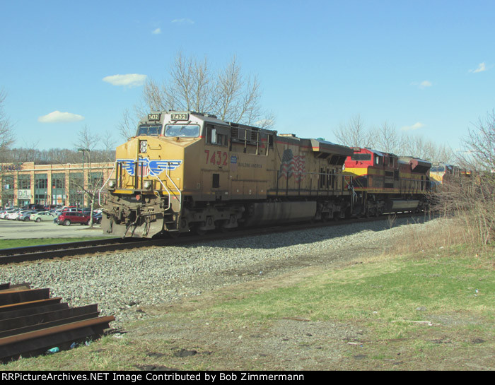 UP 7432-KCS 4176-UP 2522